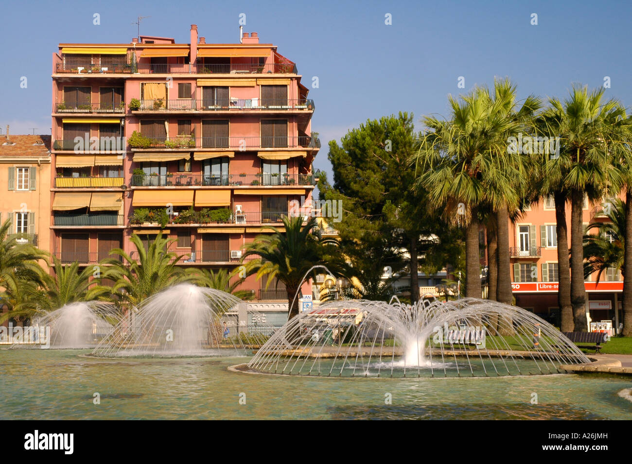In front of water feature hi-res stock photography and images - Alamy