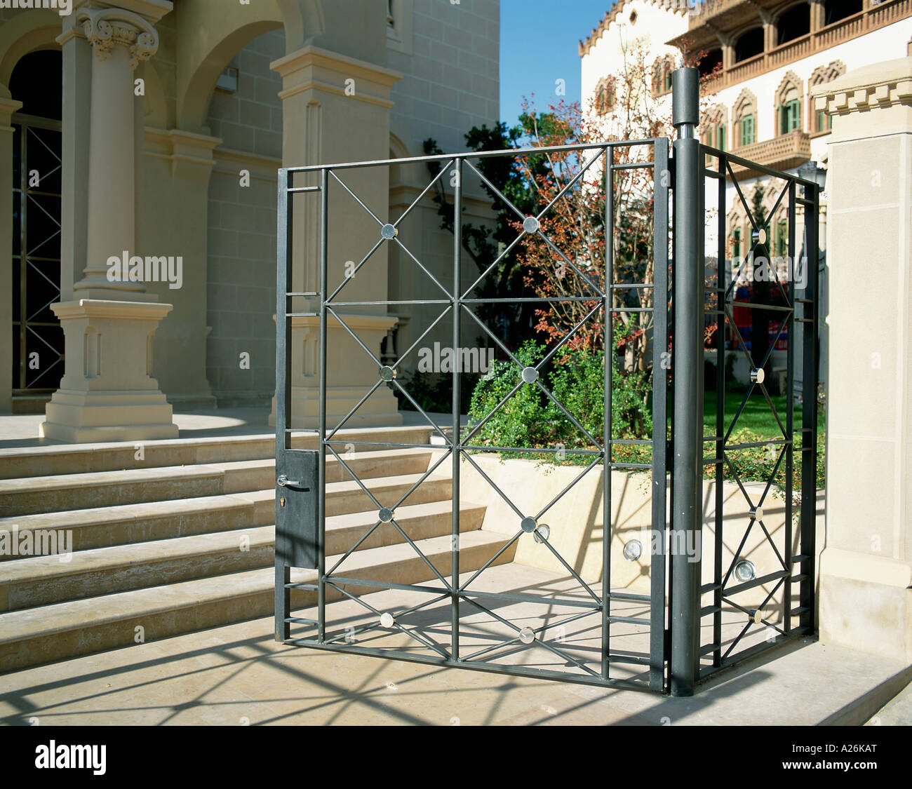 Structures metallic stairs hi-res stock photography and images - Alamy