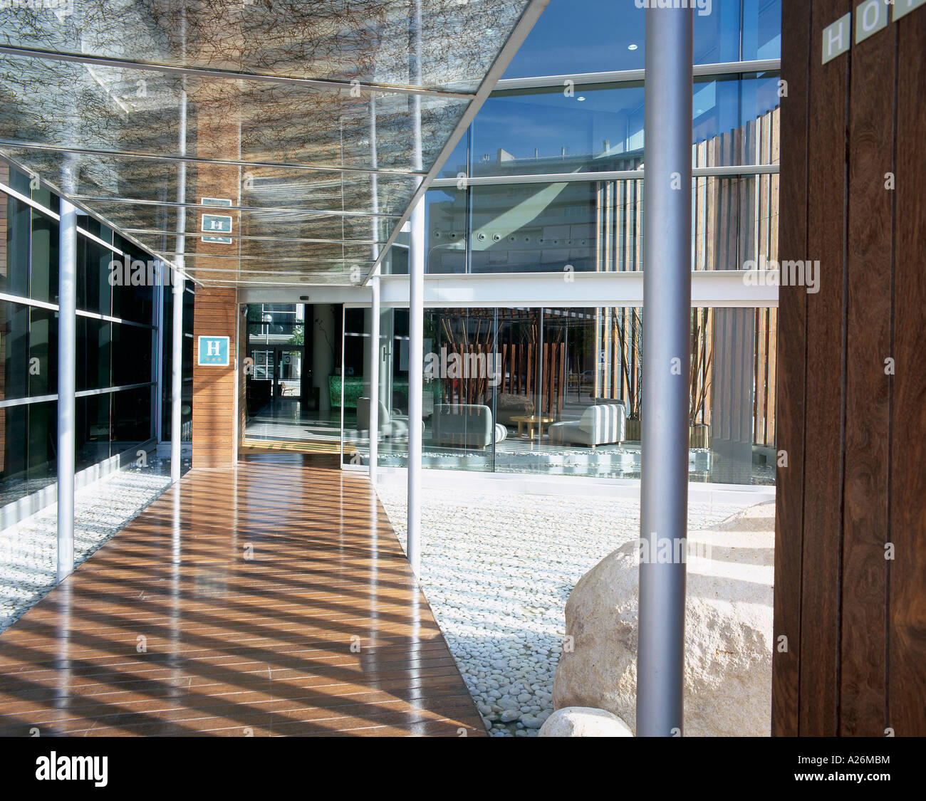 Glass enclosed atrium hi-res stock photography and images - Alamy