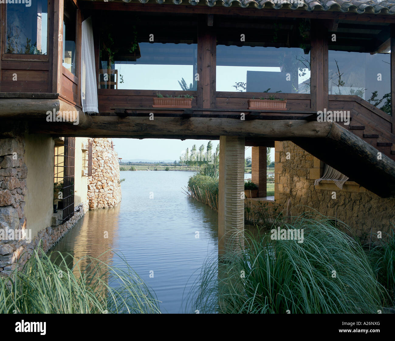 House near a river hi-res stock photography and images - Alamy