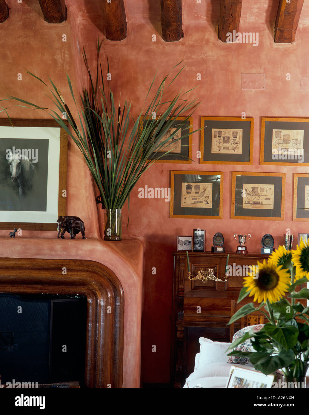 Spanish house adorned flowers hi-res stock photography and images - Alamy