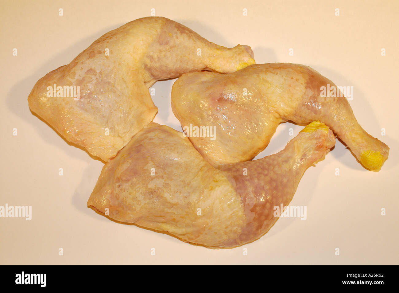Organic grain fed raw chicken legs Stock Photo - Alamy