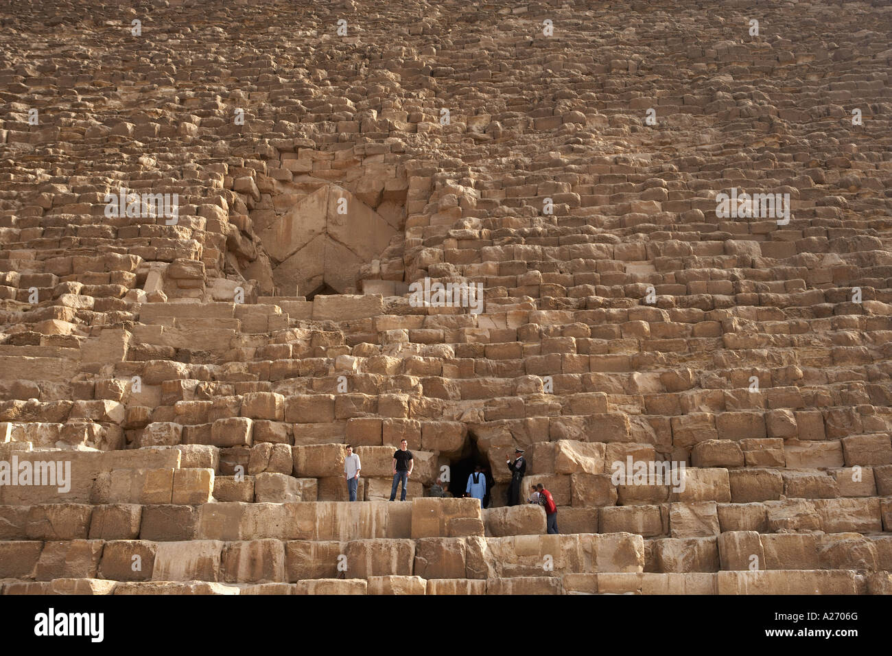Egypt pyramids tourists not tourist hi-res stock photography and images ...