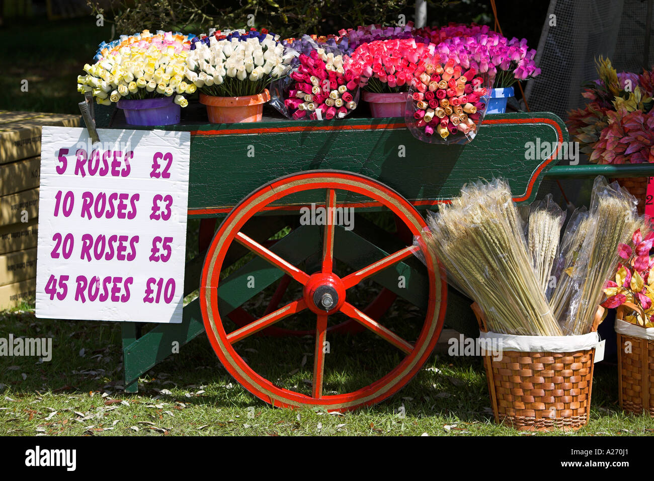 Market barrow hi-res stock photography and images - Alamy