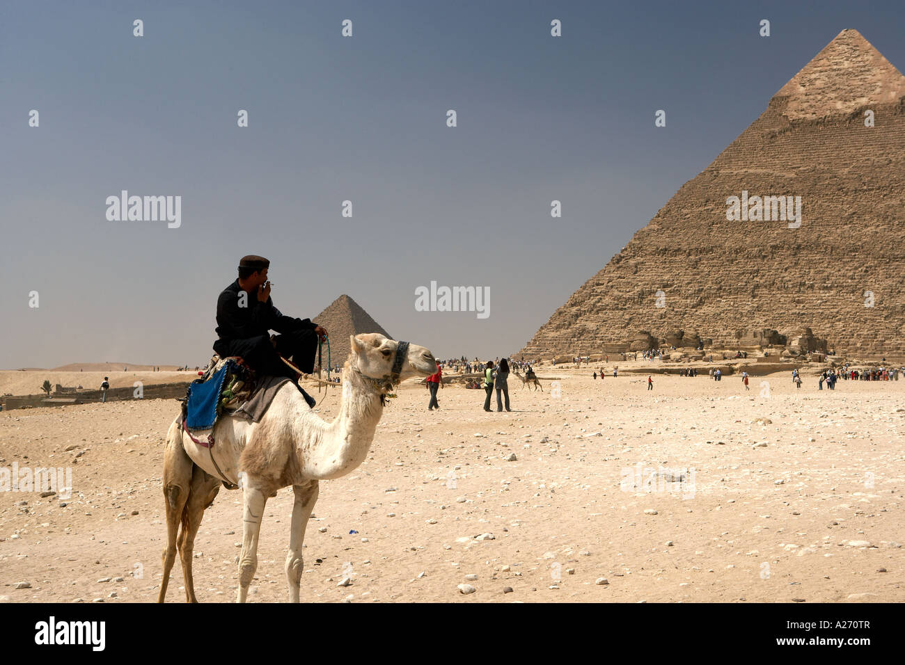 Guard at the great pyramids hi-res stock photography and images - Alamy