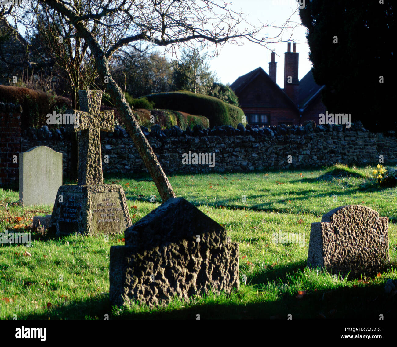 Country churchyard hi-res stock photography and images - Alamy