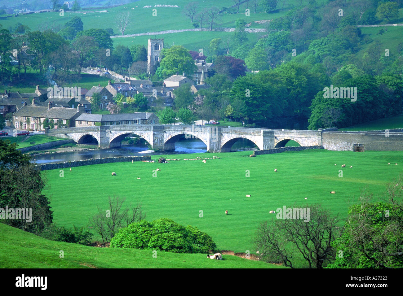 Burnsall wharfedale stone houses hi-res stock photography and images ...