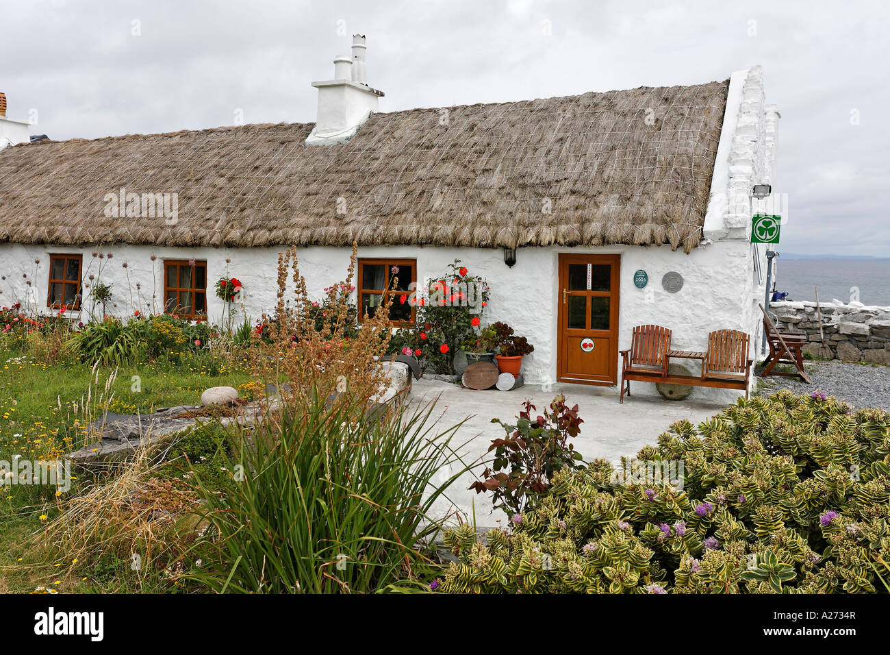 Cottage with typical straw roof, Inis Mor, Aran Islands, Ireland Stock ...