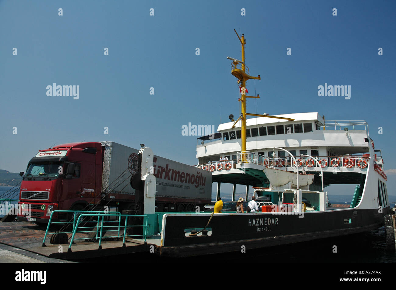 Leaving ship lifebelt hi-res stock photography and images - Alamy