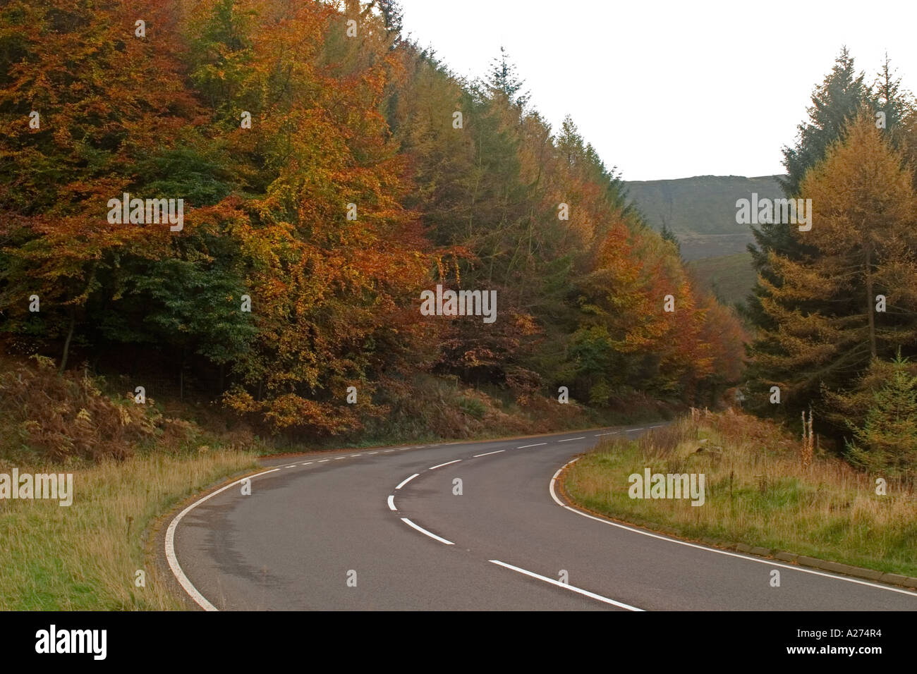 A57 Snake Pass road Derbyshire Peak District National Park in autumn ...