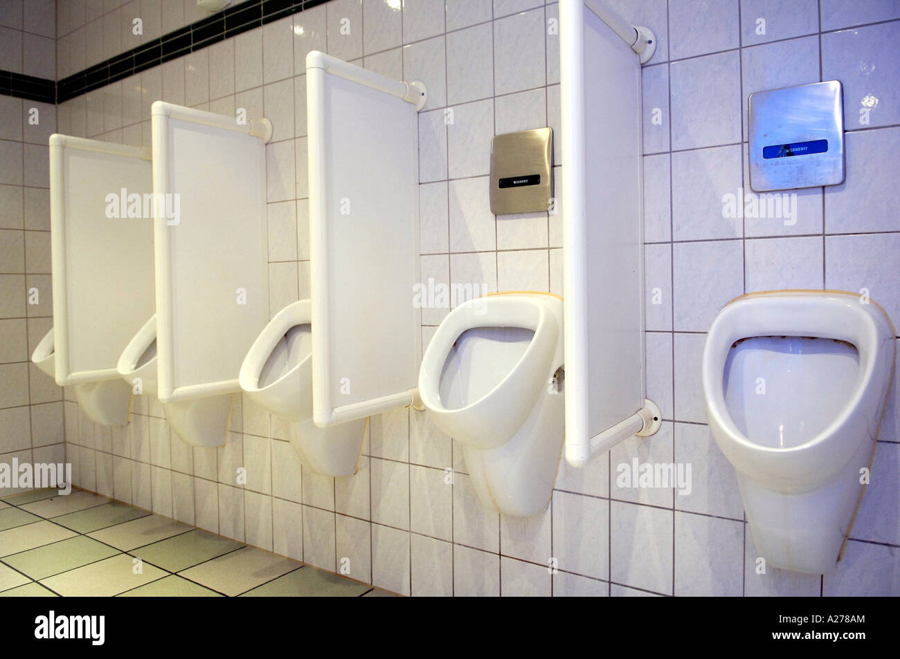 Restrooms hi-res stock photography and images - Alamy