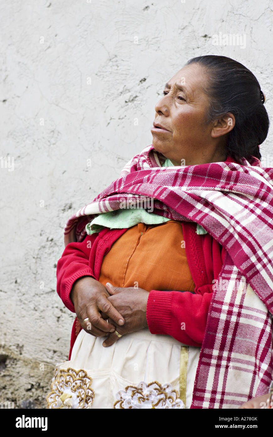 GUATEMALA CAPELLANIA Indigenous Maya Quiche woman in colorful ...