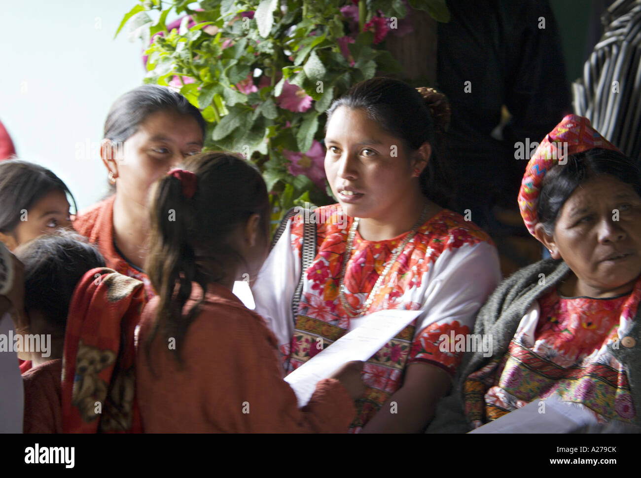 GUATEMALA CAPELLANIA Maya Ixil women and children in colorful ...