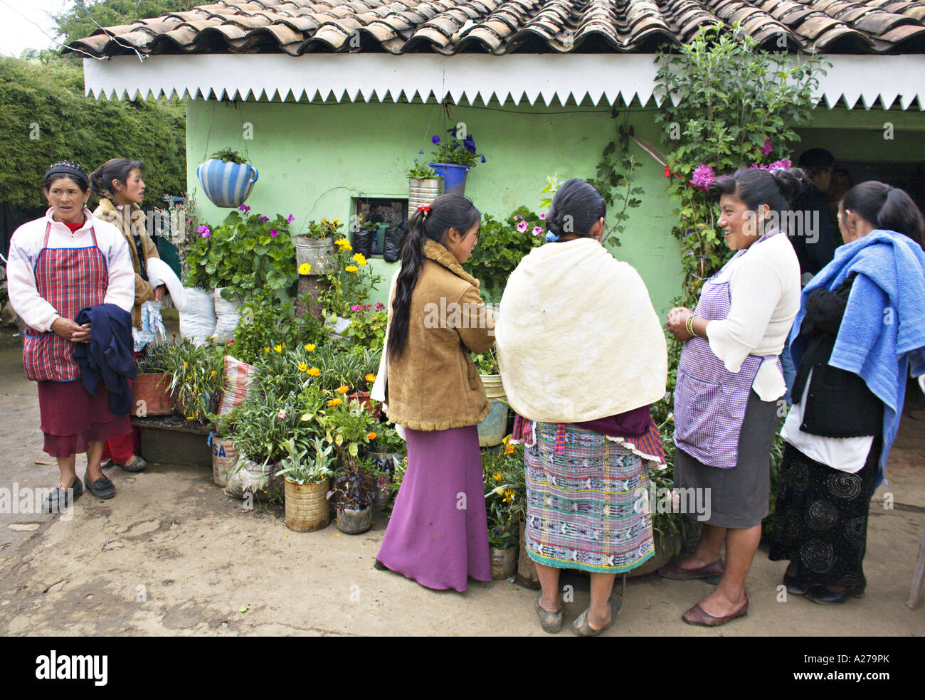 GUATEMALA CAPELLANIA Indigenous Maya Quiche women in colorful ...