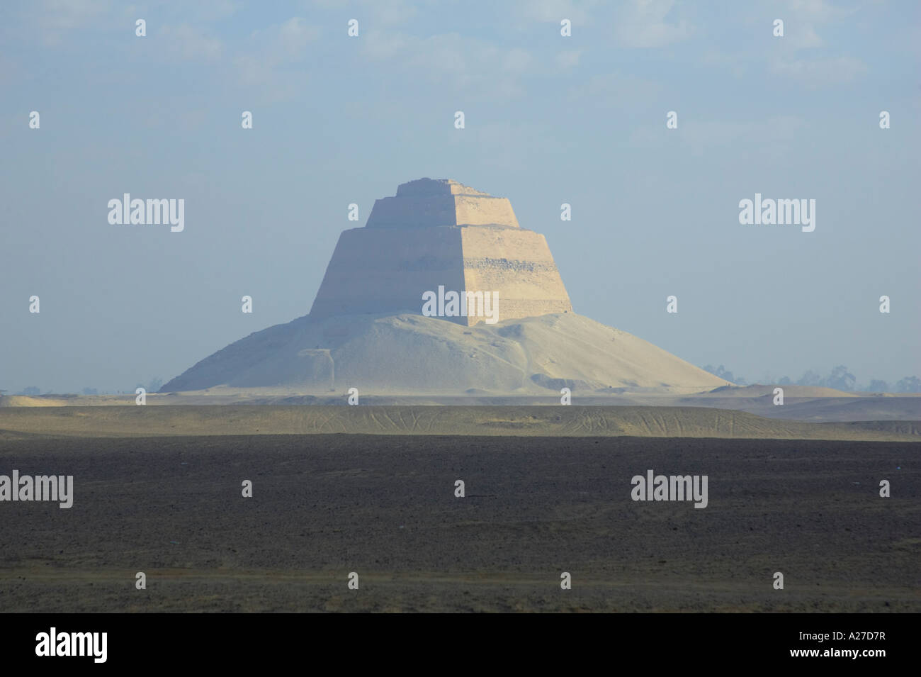 Meidum pyramid hi-res stock photography and images - Alamy