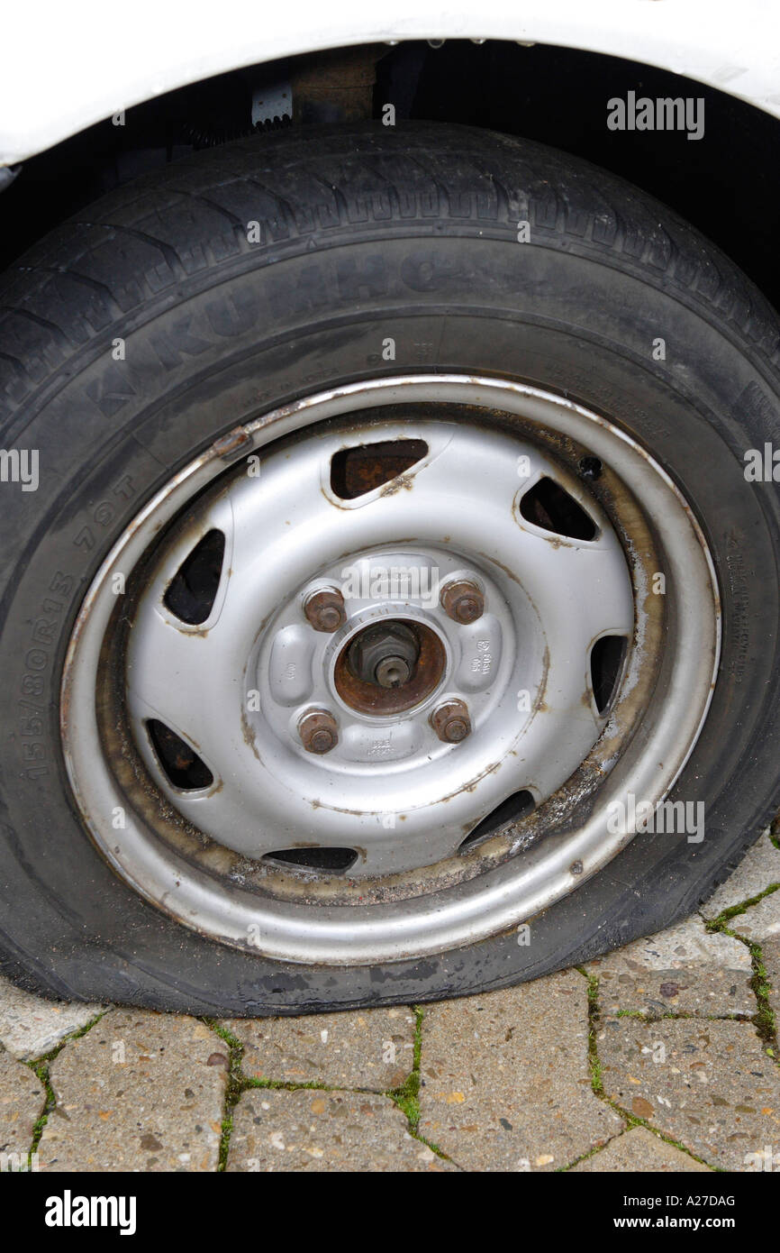 Flat tyres hi-res stock photography and images - Alamy
