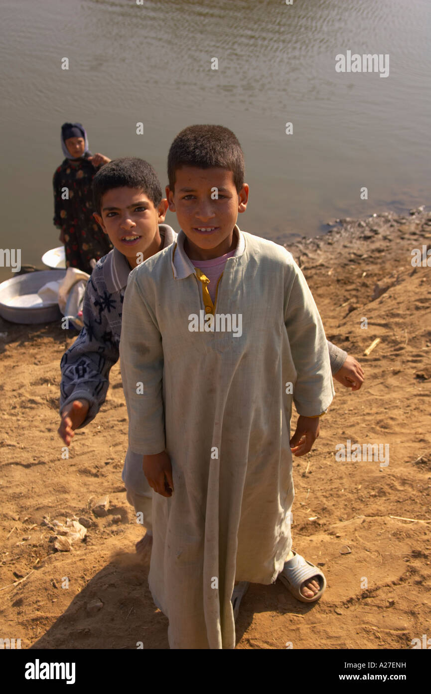 Egyptian boys smiling hi-res stock photography and images - Alamy