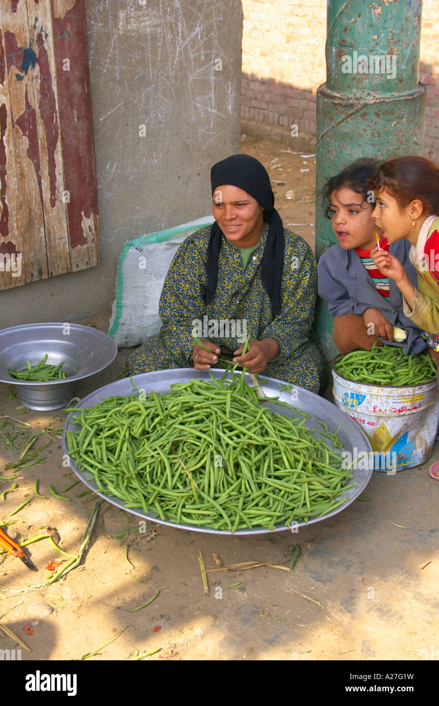 Child staring at food hi-res stock photography and images - Alamy