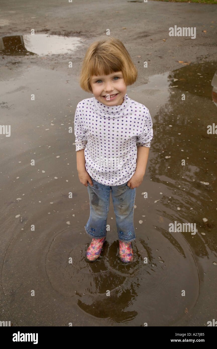 Standing in puddle hi-res stock photography and images - Alamy