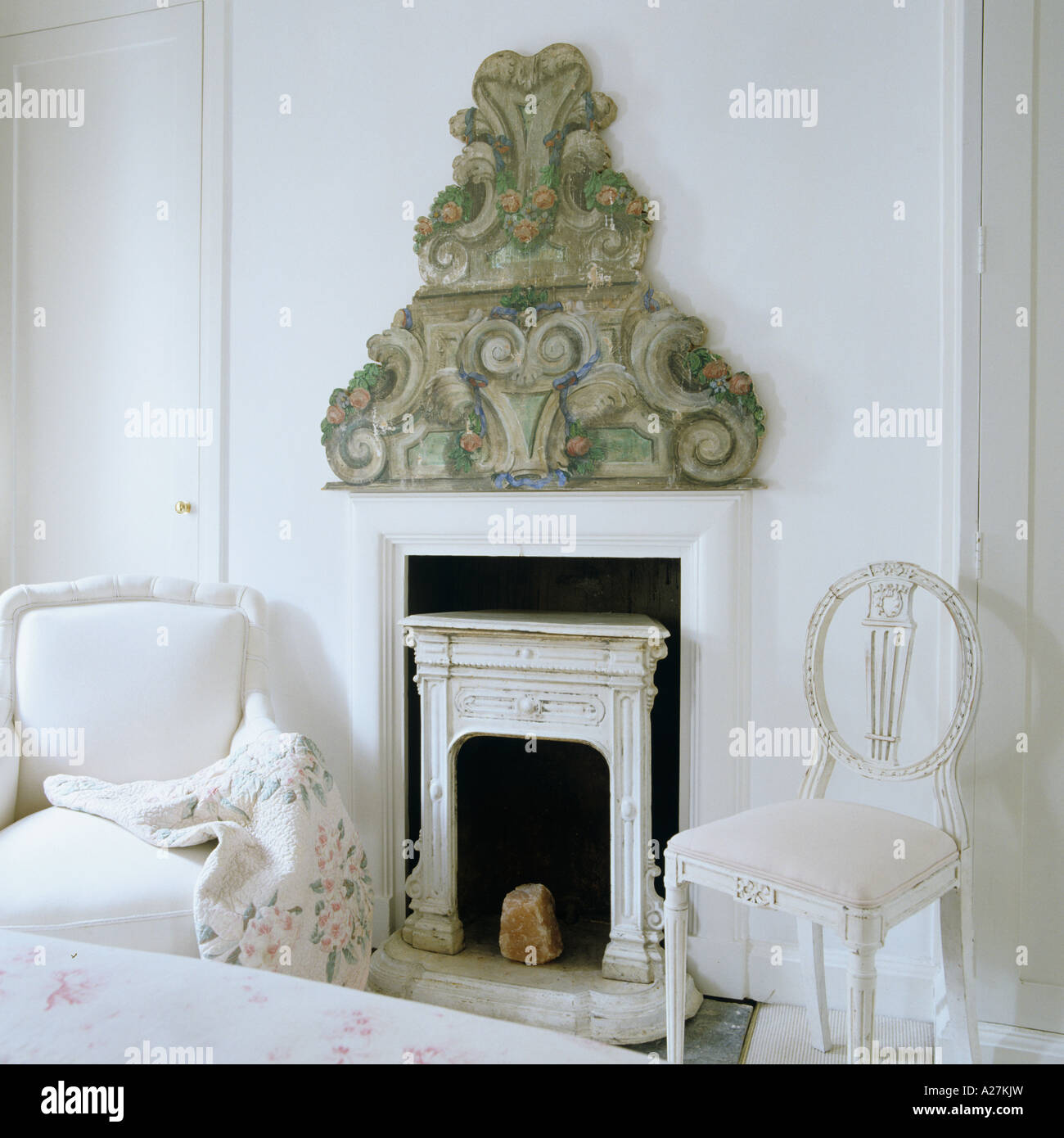 Ornate fireplace hi-res stock photography and images - Alamy