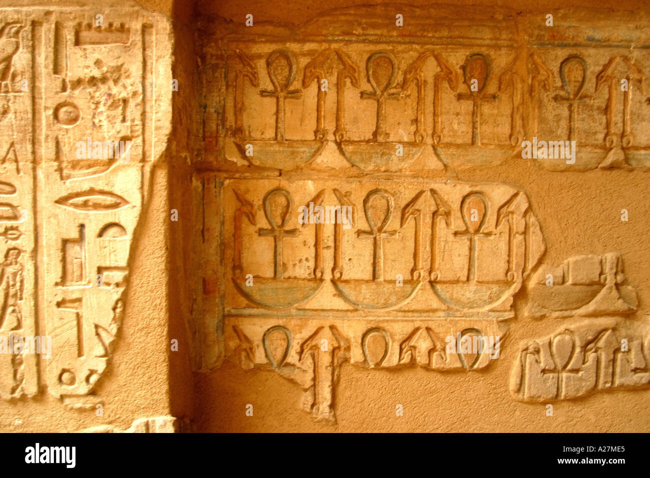 Maat hieroglyph hi-res stock photography and images - Alamy