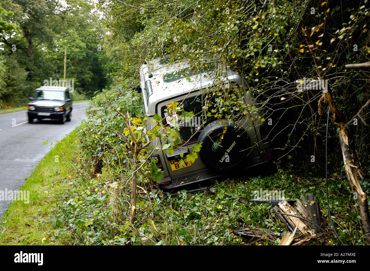 Land Rover Discovery 1990 Accident Stock Photo - Alamy