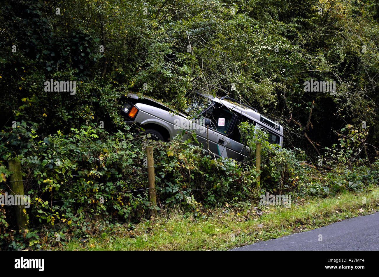 Land Rover Discovery 1990 Accident Stock Photo - Alamy