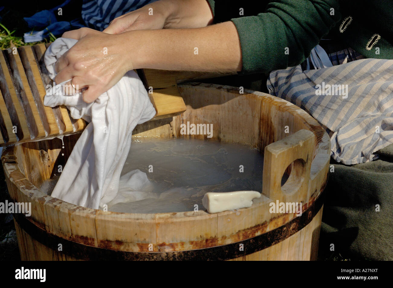 Laundress reenactor demonstrates camp chore at Yorktown battlefield ...