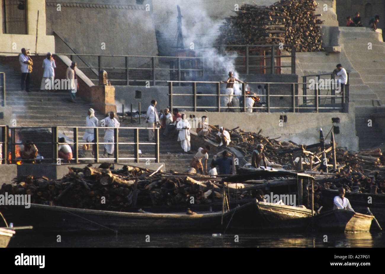 Funeral pyre ganges river hi-res stock photography and images - Alamy