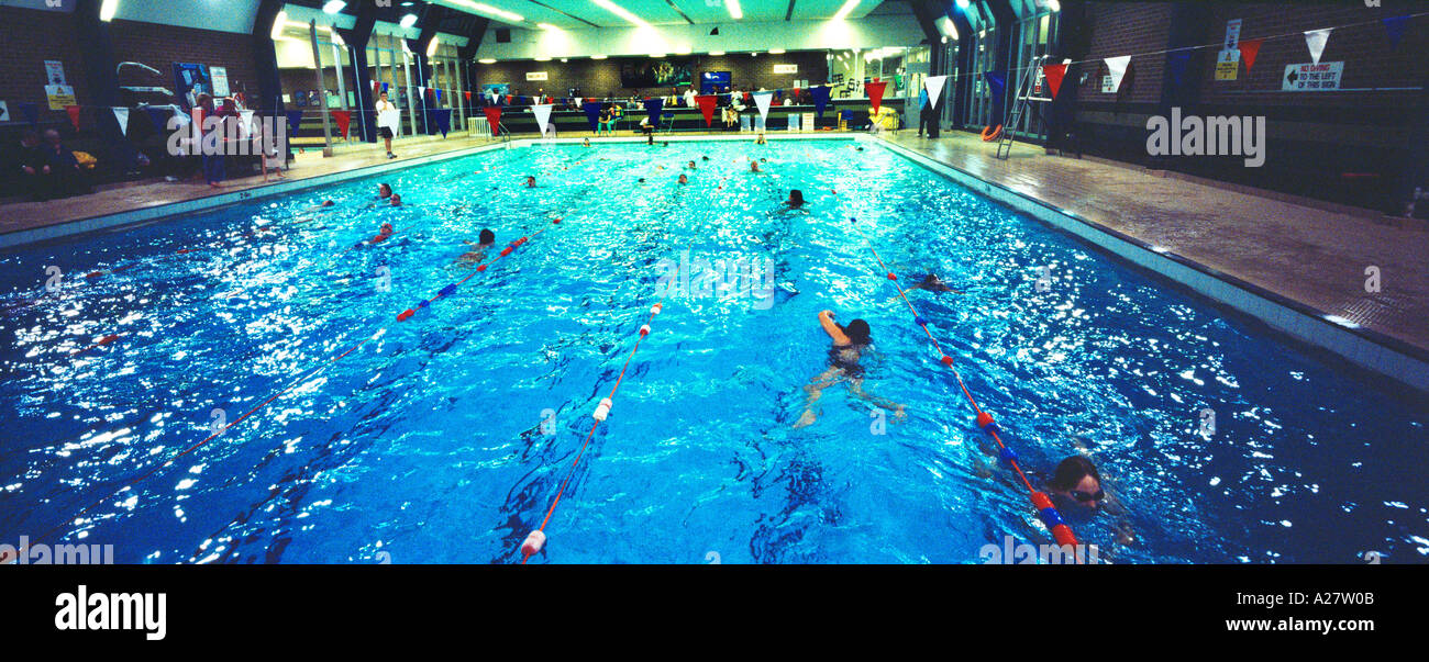 Teenagers Swimming In Swimming Pool Stock Photo - Alamy