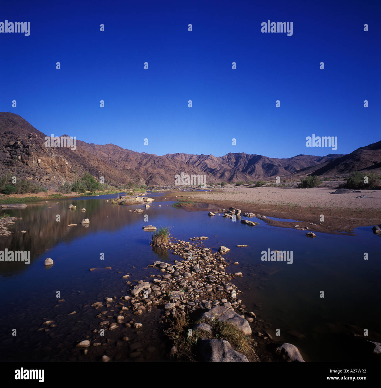 River as a boundary hi-res stock photography and images - Alamy