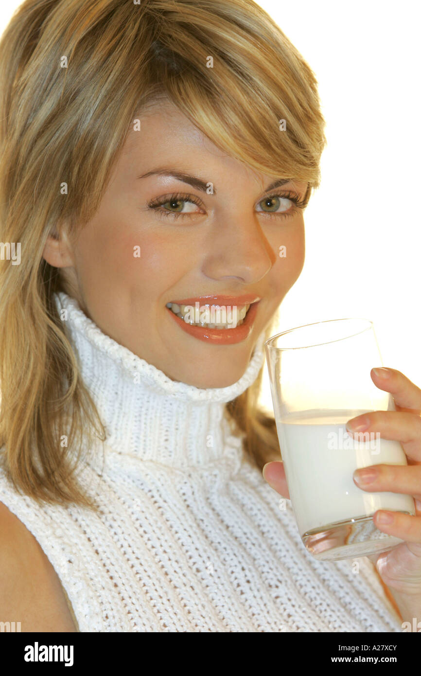 Frau trinkt ein Glas Milch, woman is drinking milk Stock Photo - Alamy