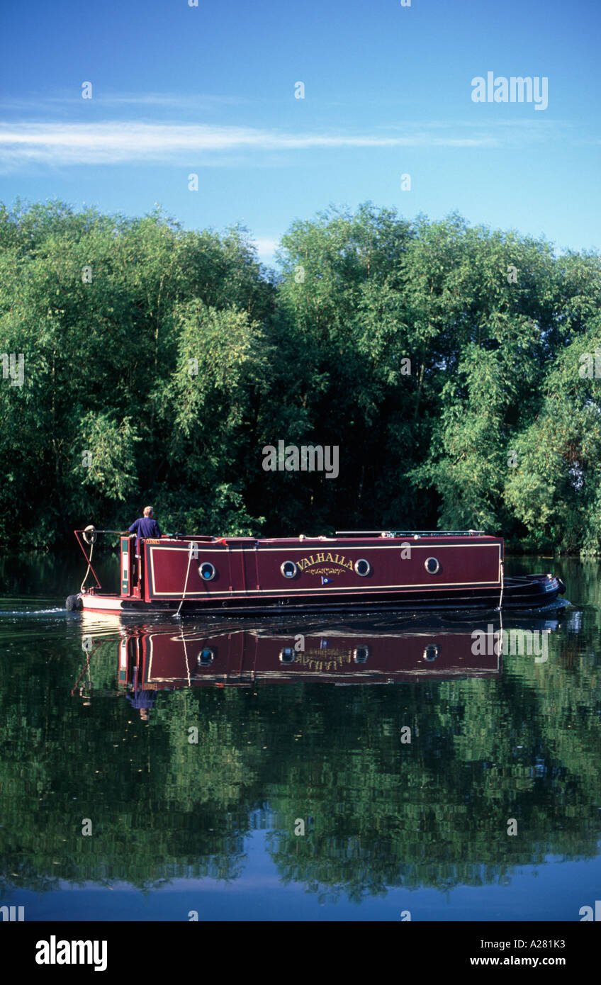 Narrowboat traditional trad hi-res stock photography and images - Alamy
