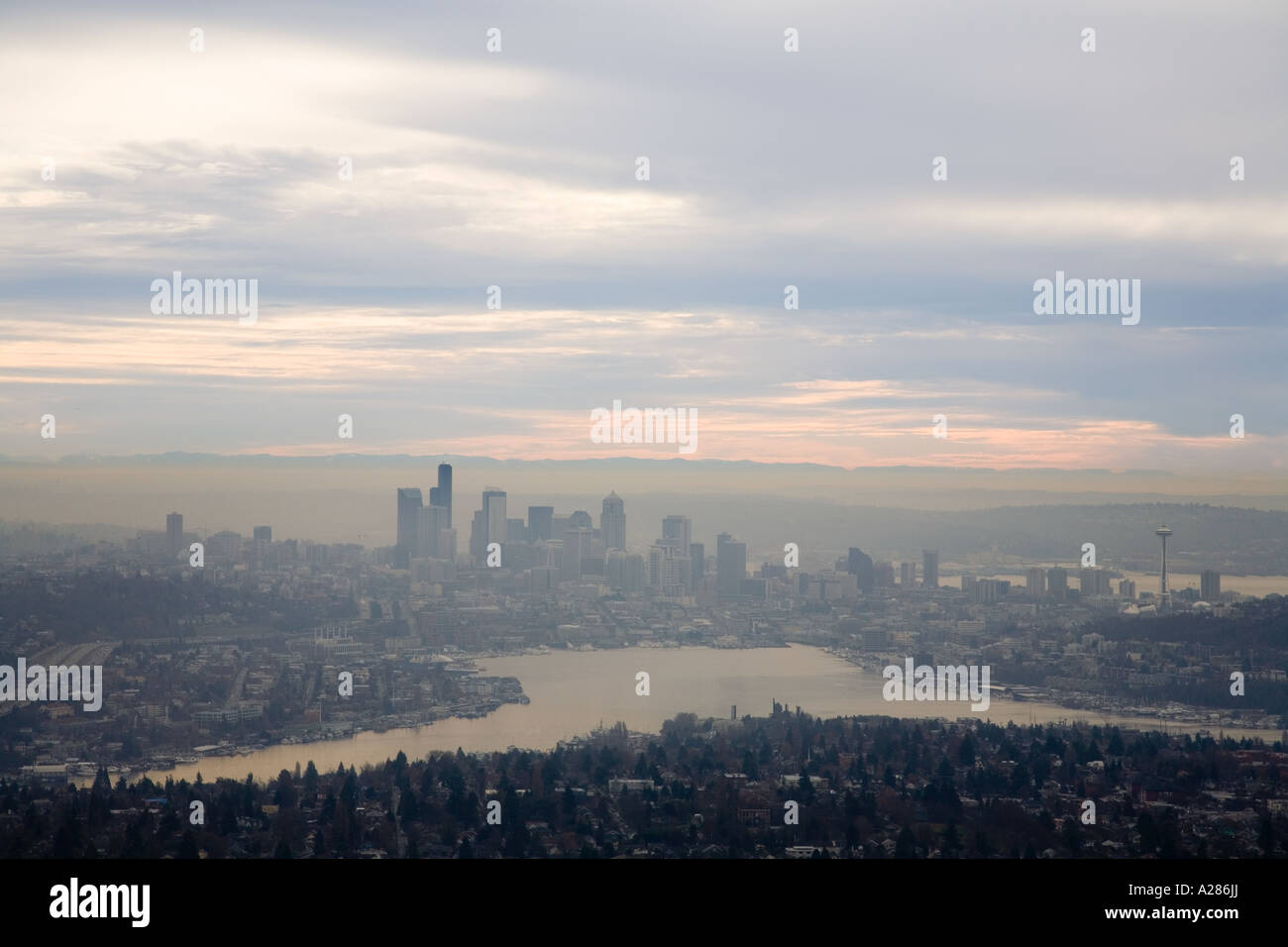 Seattle south across Lake Union Stock Photo - Alamy
