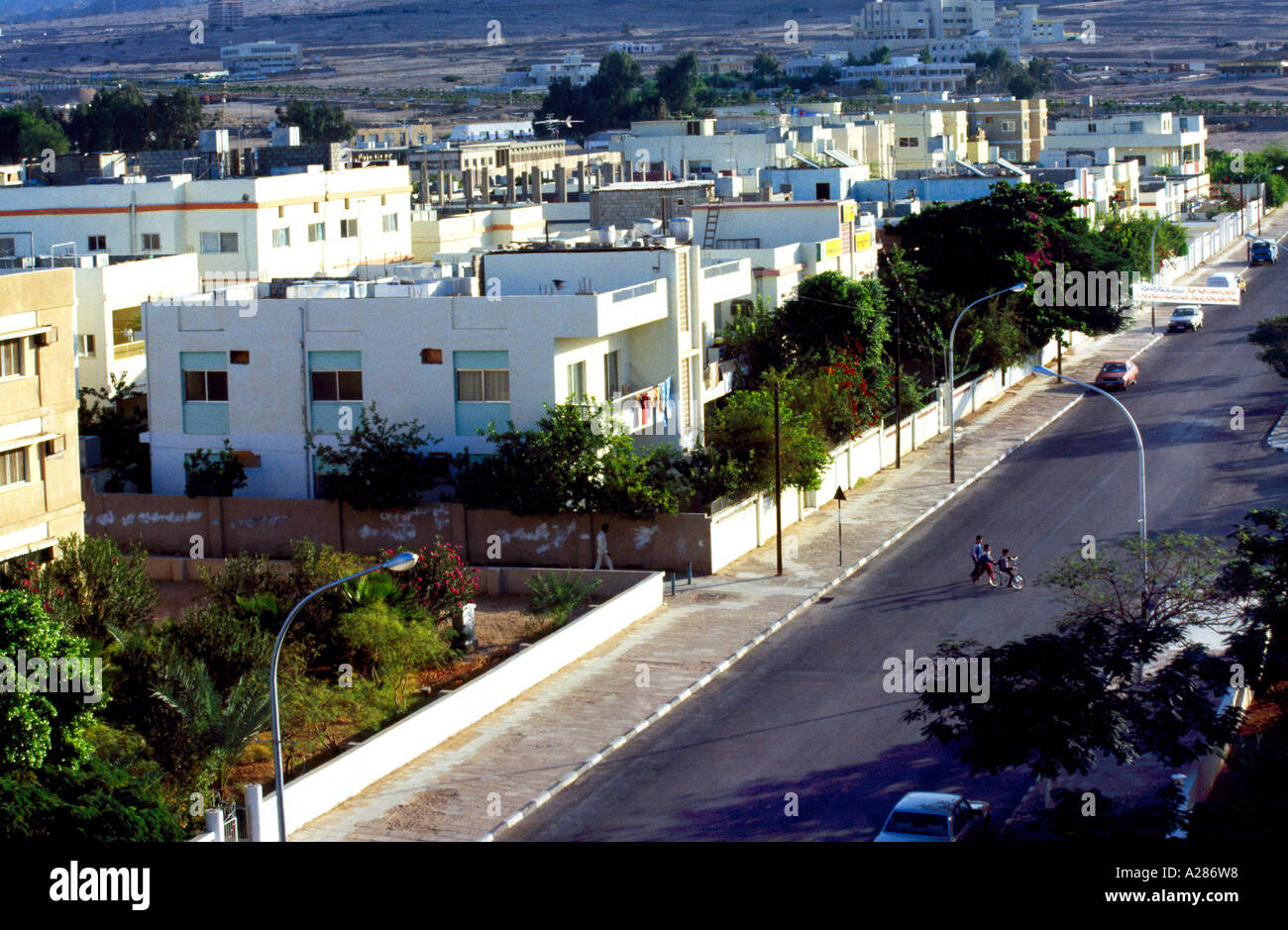 Homes and street hi-res stock photography and images - Alamy