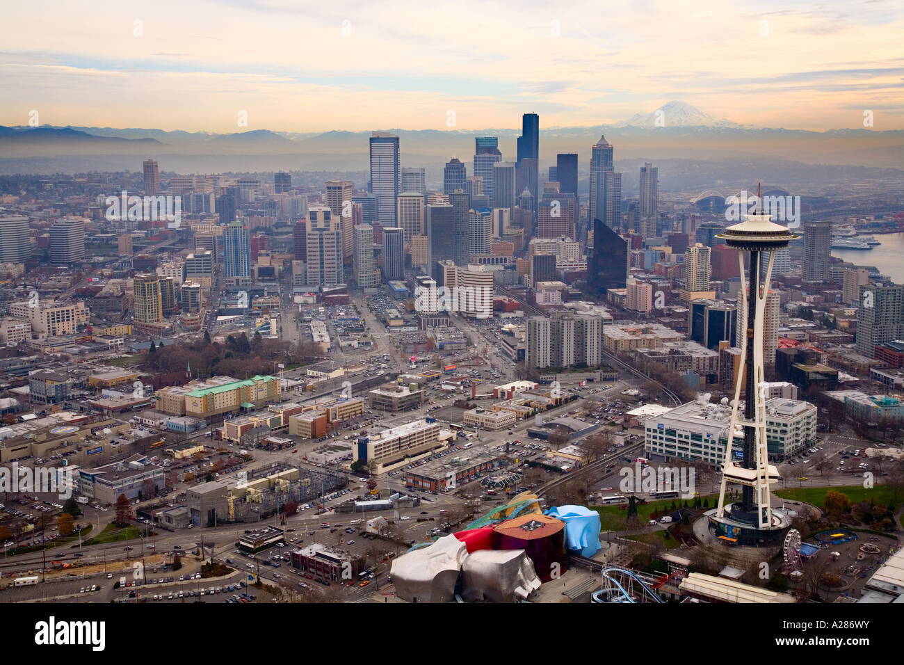 Seattle needle aerial hi-res stock photography and images - Alamy