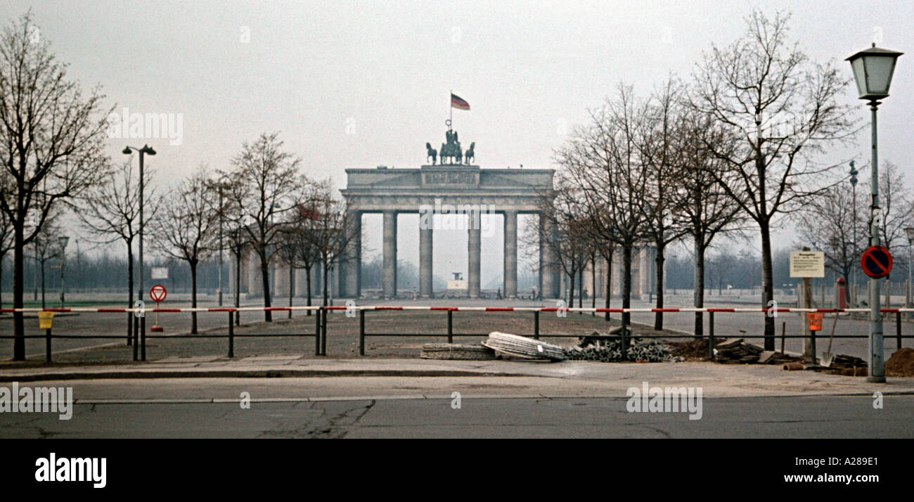 Berliner Mauer Wall in 1961 Stock Photo - Alamy