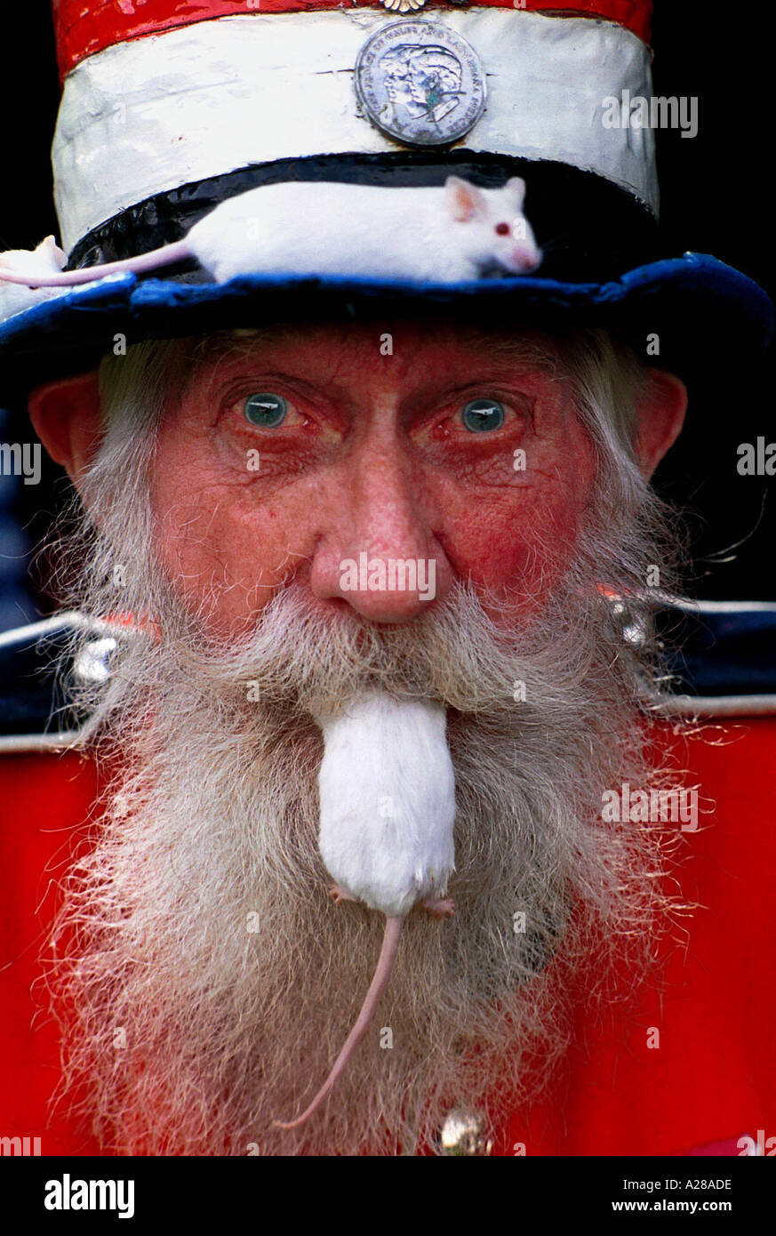 17 OCT 2001 A GREAT BRITISH ECCENTRIC MR SNOWY FARR MBE Stock Photo - Alamy