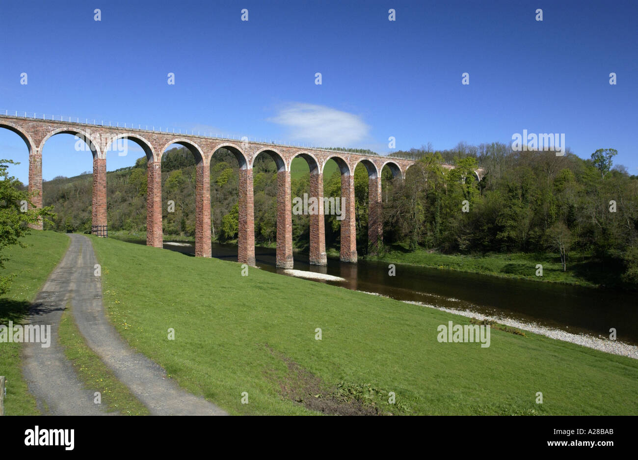 Viaduct architecture arch archway hi-res stock photography and images ...