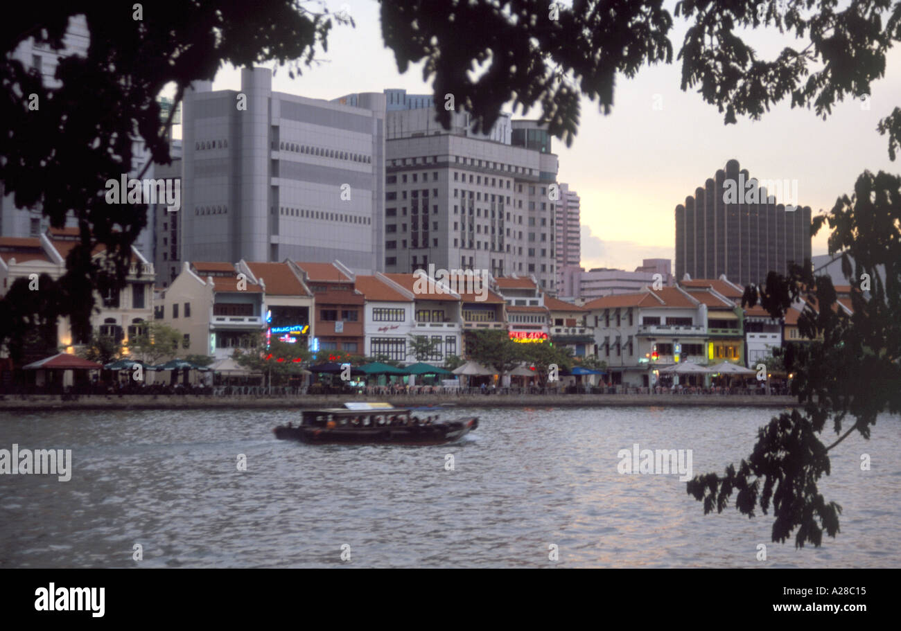 View across to Boat Quay Singapore Stock Photo - Alamy