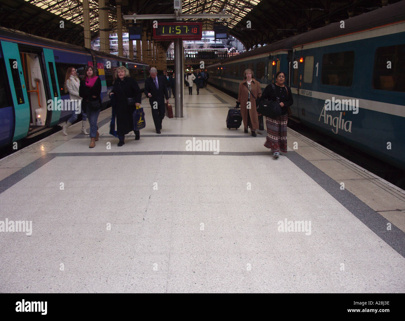 Trains at platform Liverpool Street Station London Stock Photo - Alamy