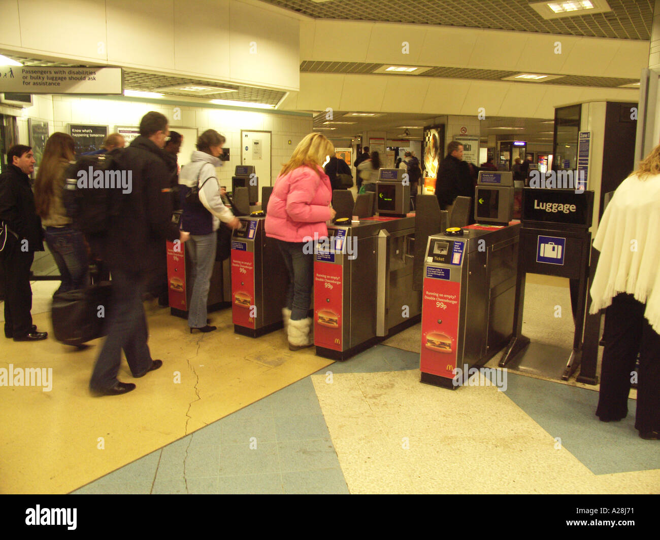 Ticket barriers Liverpool Street Station London underground Stock Photo ...