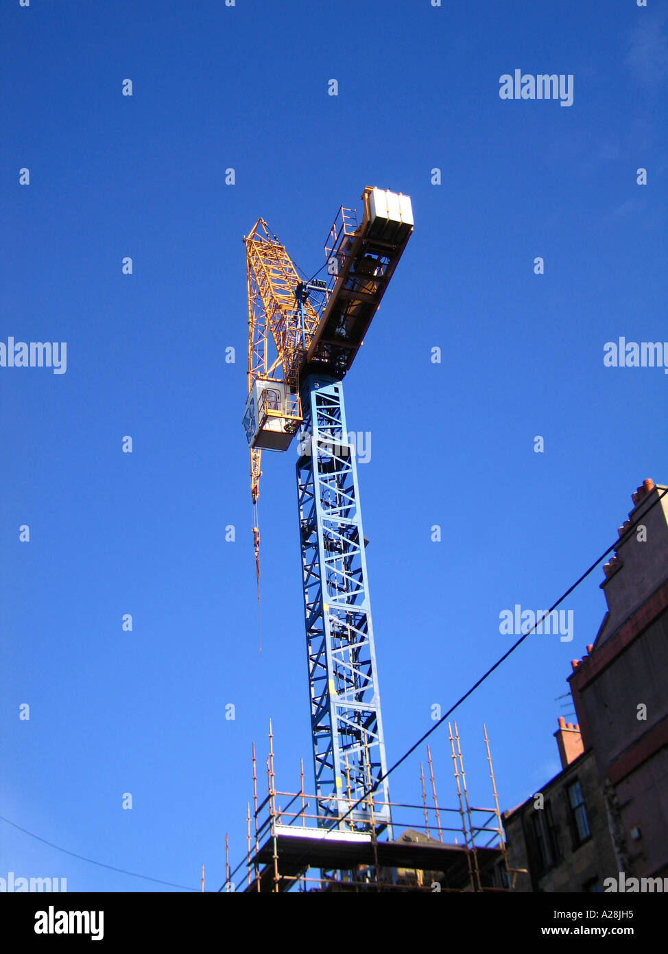 Jib crane on confined urban building site Stock Photo - Alamy