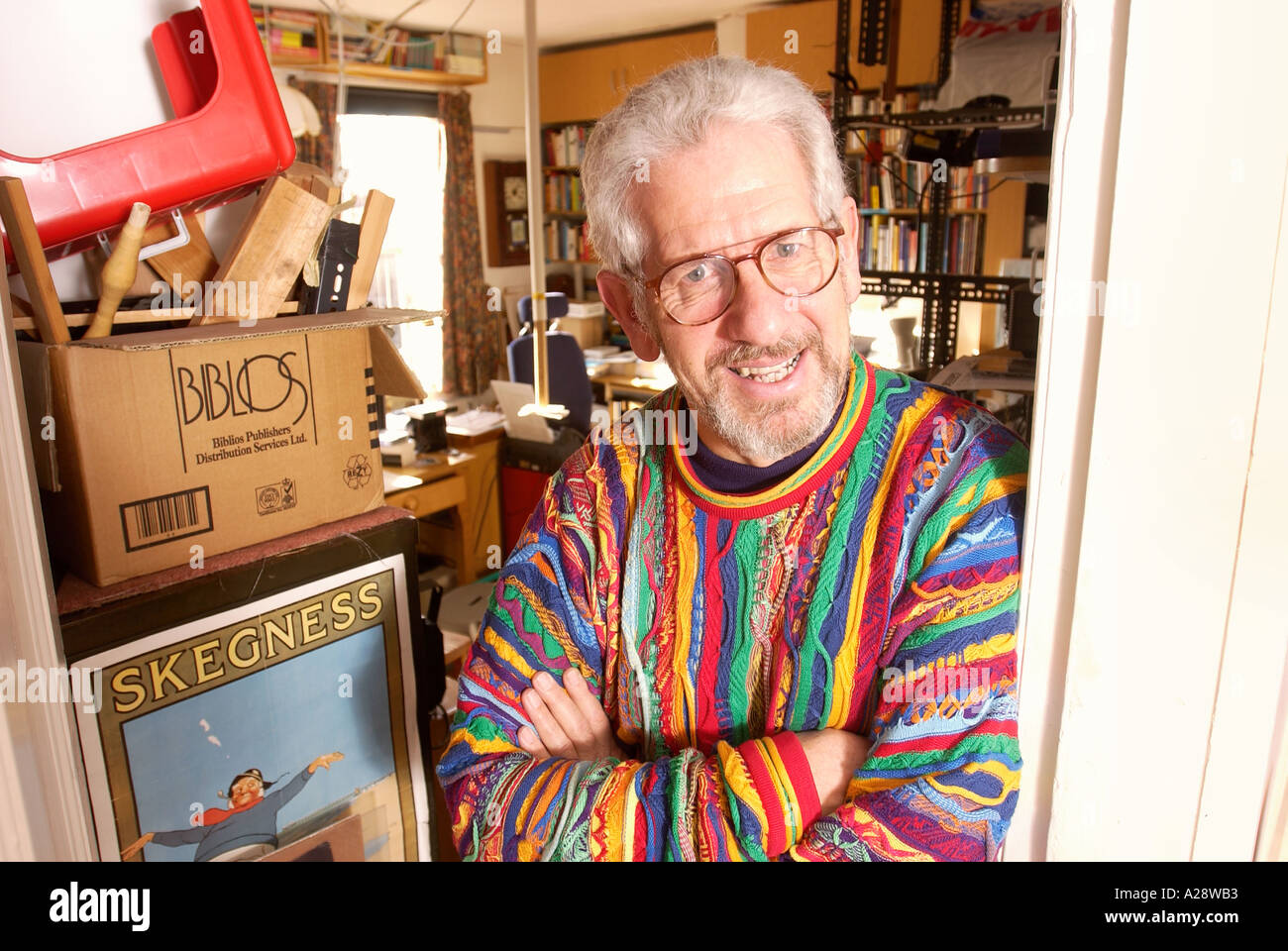 TV SCIENTIST AND HISTORIAN ADAM HART DAVIS AT HOME IN BRISTOL UK JAN ...