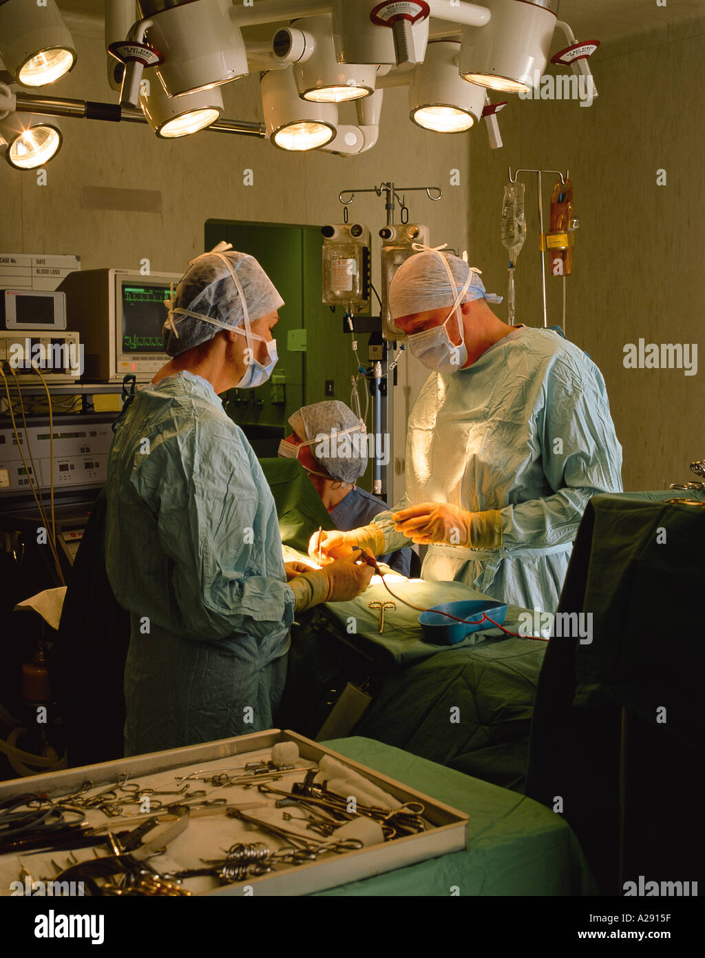 TEAM OF SURGEONS AT WORK Stock Photo - Alamy