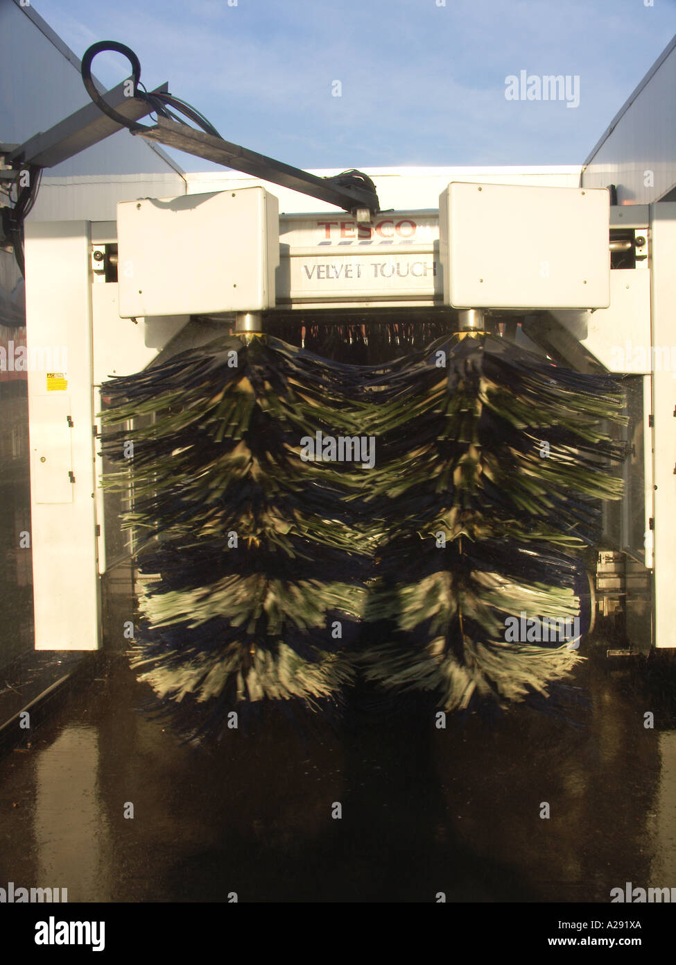 Automated car wash machine Stock Photo - Alamy