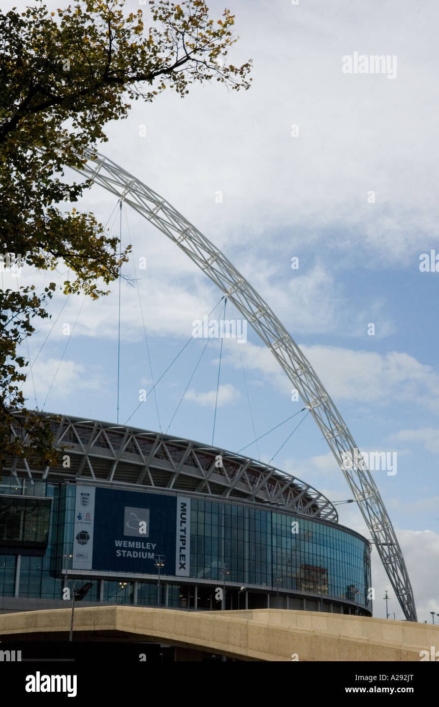 Wembley stadium arch hi-res stock photography and images - Alamy