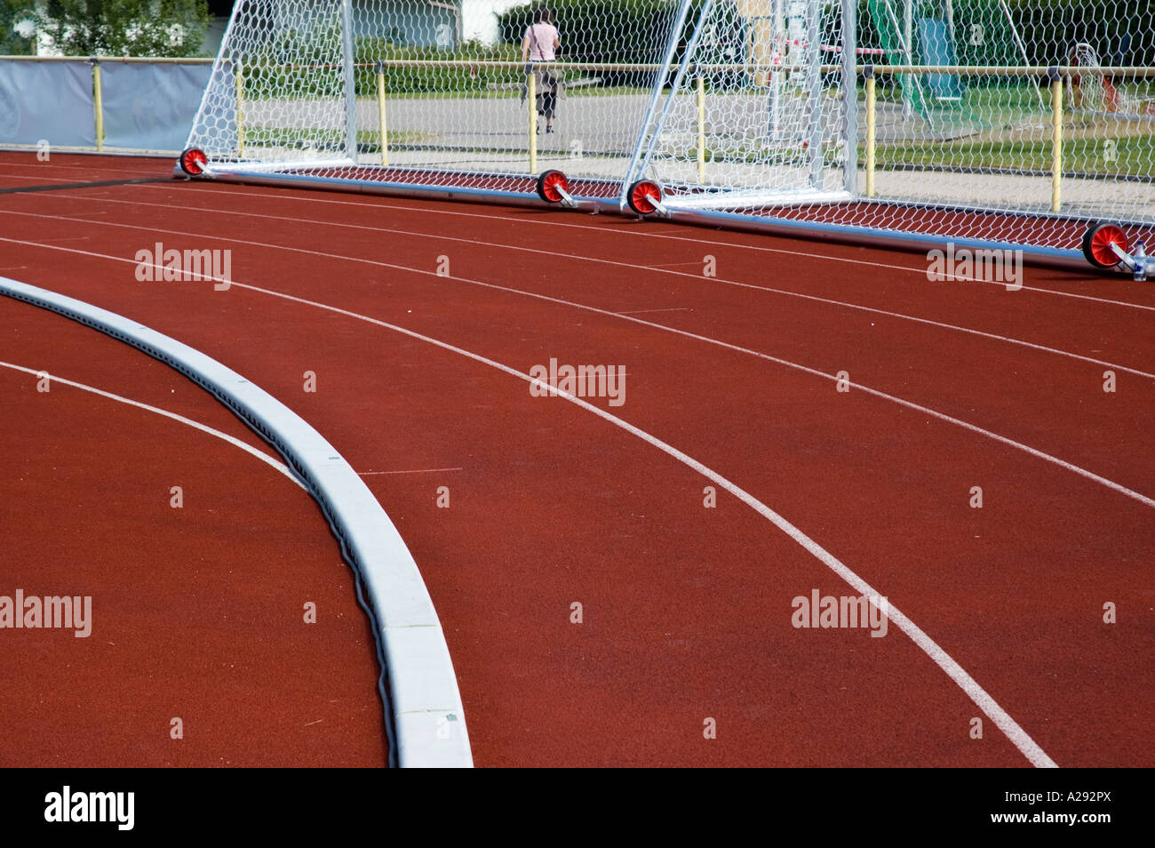 Cinder running track hi-res stock photography and images - Alamy
