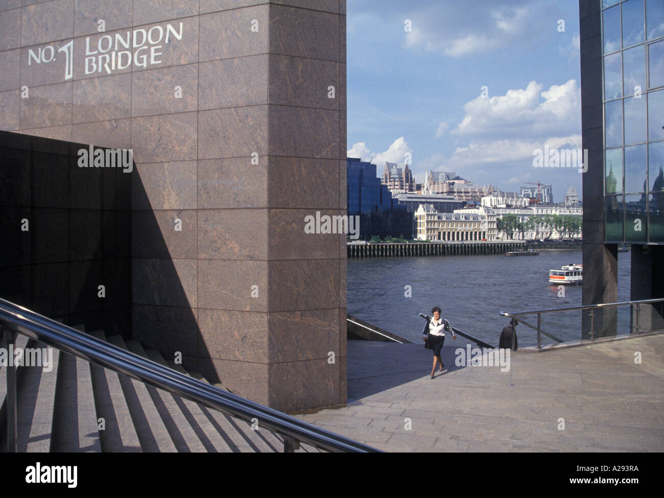 Number 1 london bridge building hi-res stock photography and images - Alamy