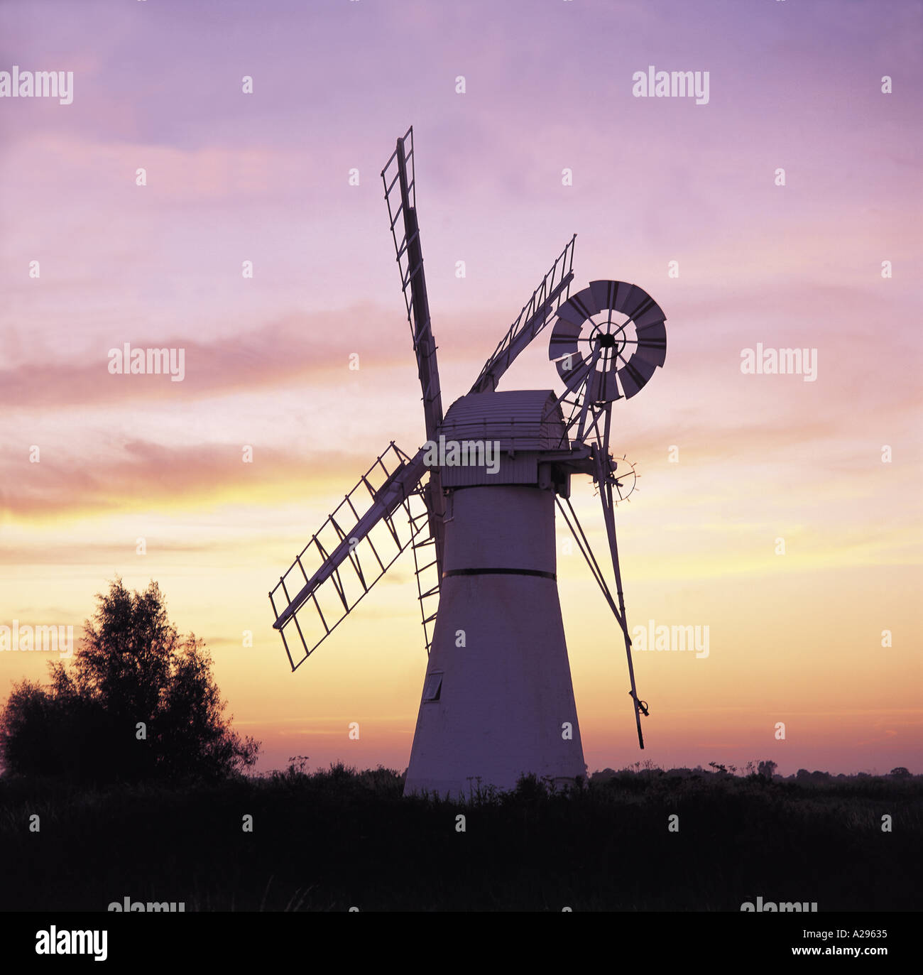 Sunset thurne windmill hi-res stock photography and images - Alamy